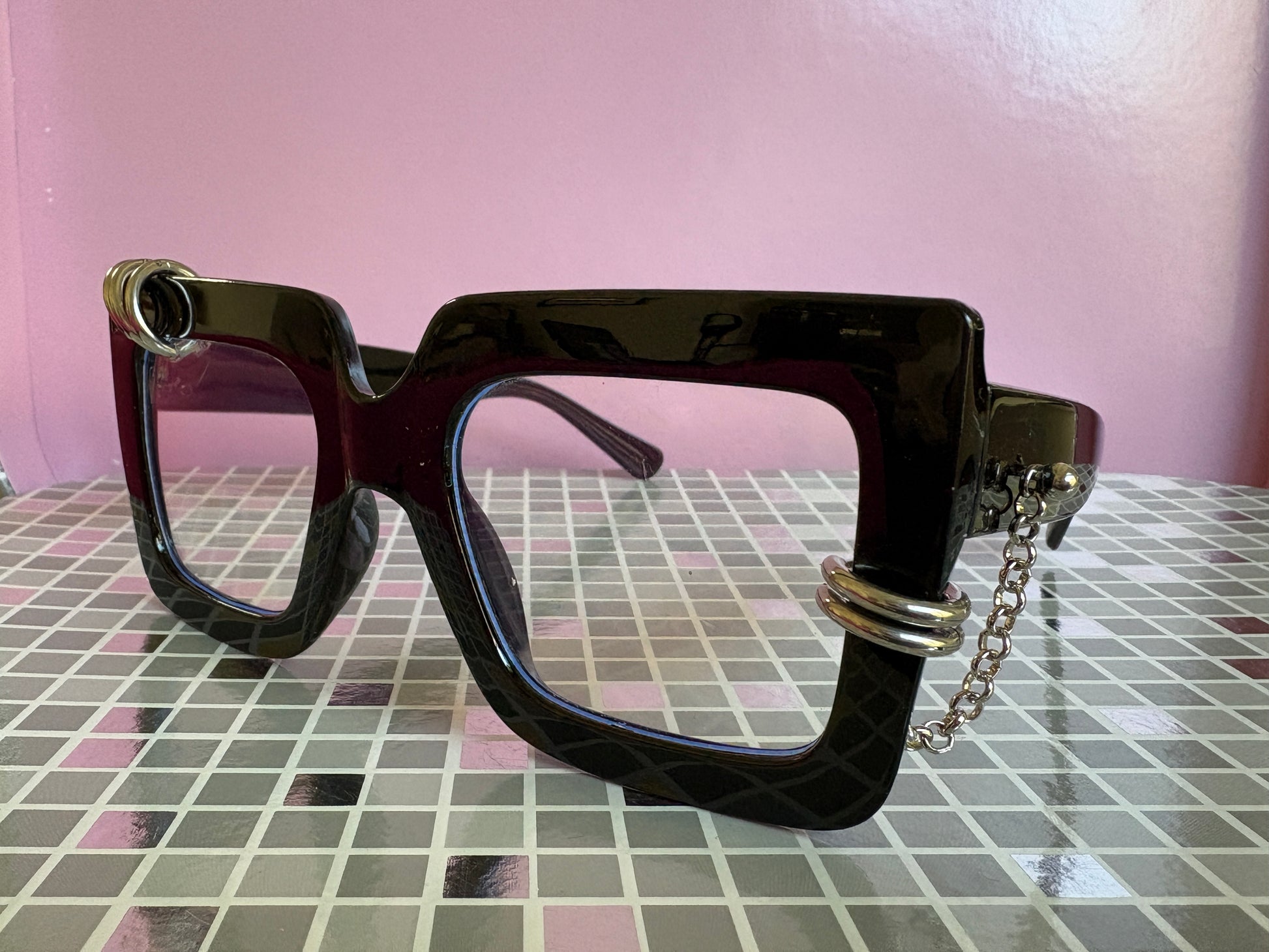 747- The Blu (Giantess) – SUNNIES FOR SINNERS