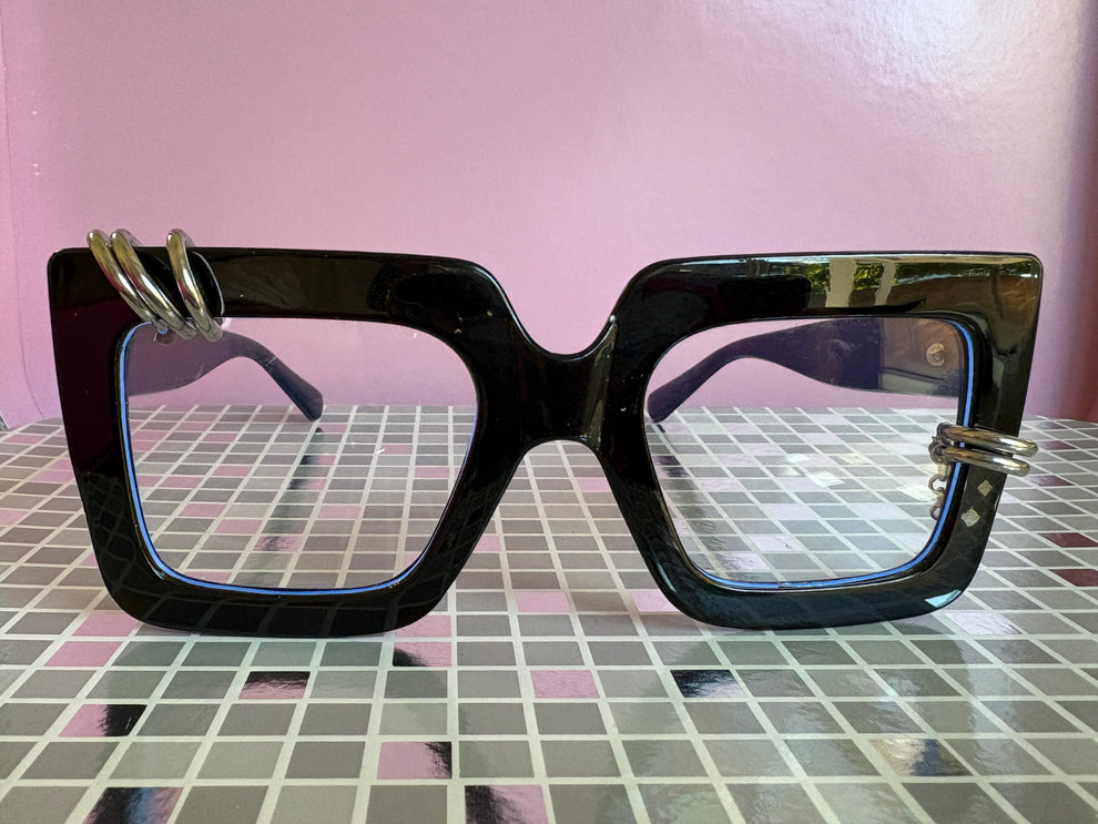 747- The Blu (Giantess) – SUNNIES FOR SINNERS