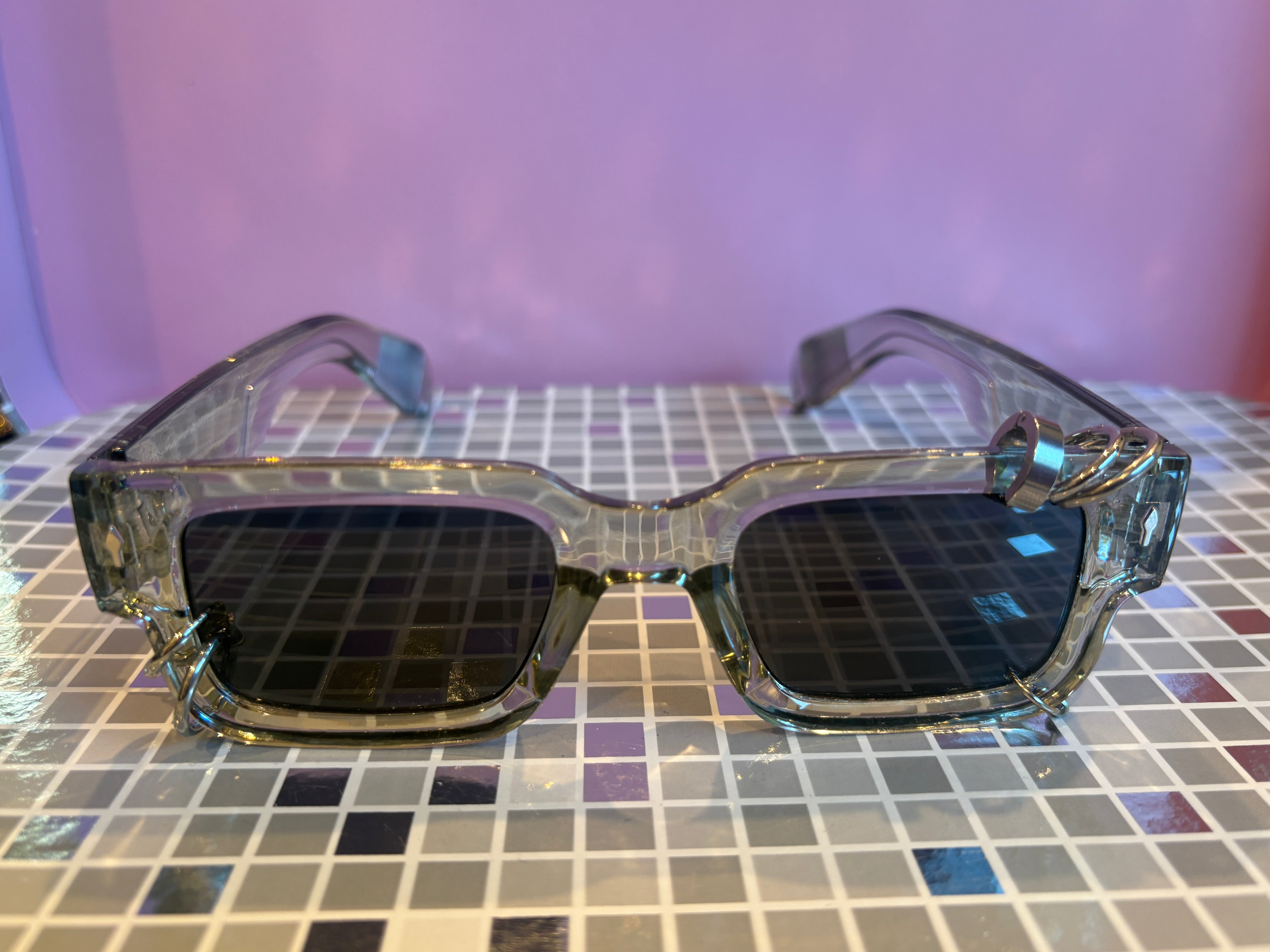 586- The Icon – SUNNIES FOR SINNERS