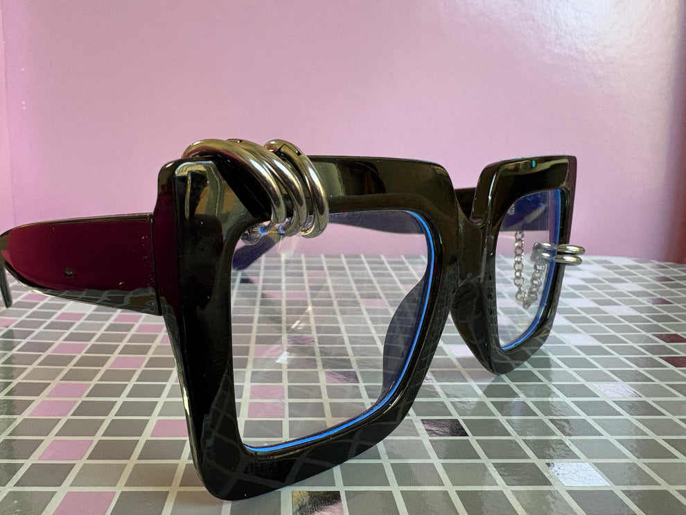 747- The Blu (Giantess) – SUNNIES FOR SINNERS